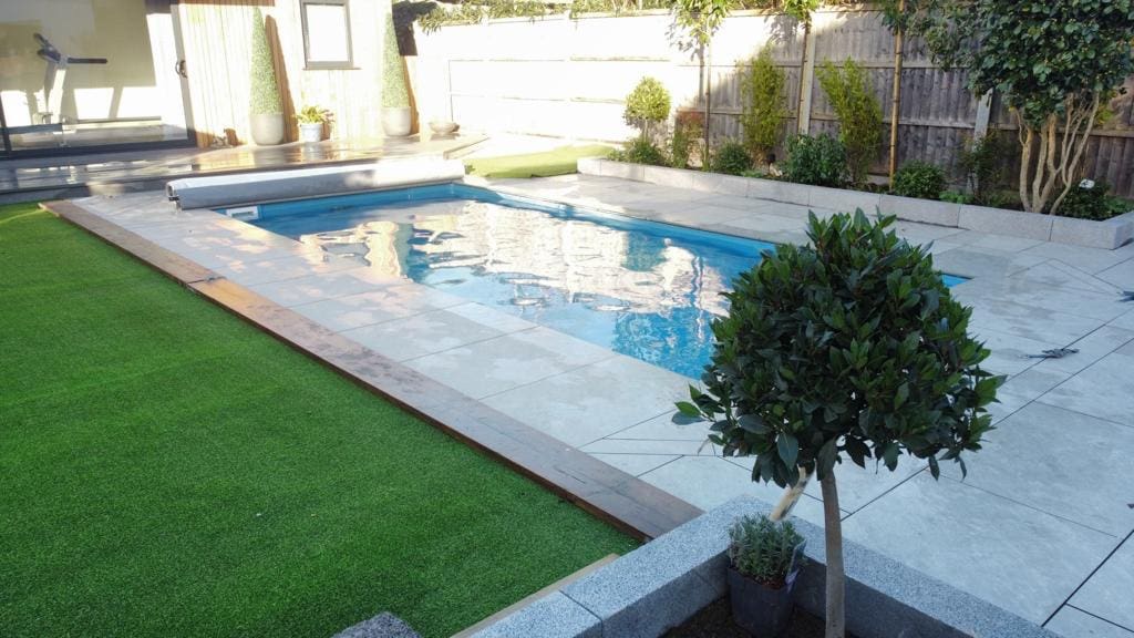 minorka pool project 🩳